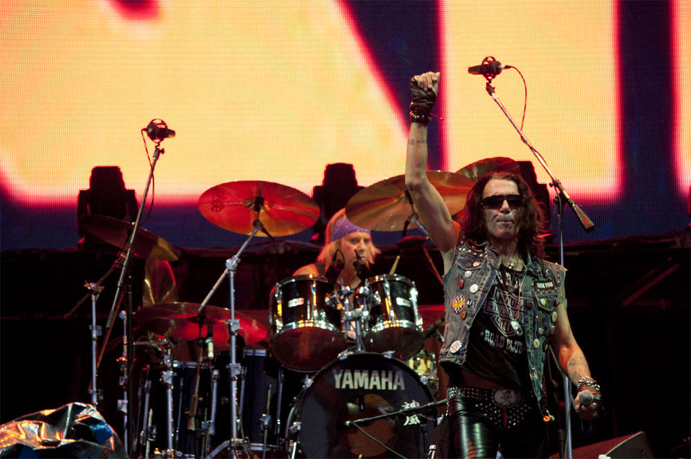 RATT: Brazil’s Monsters Of Rock 2013 Performance Video Online | Metal ...